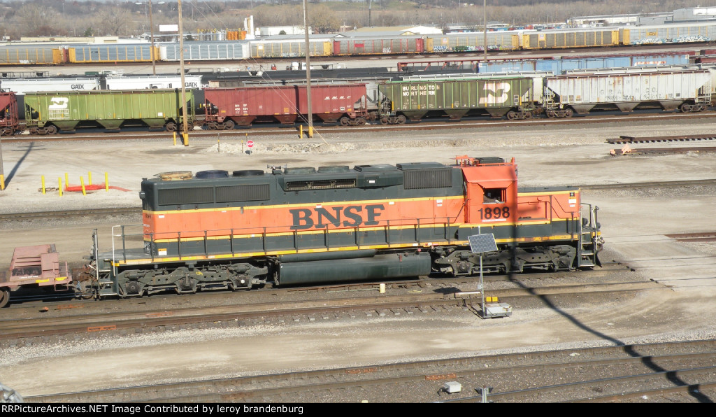 BNSF 1898 switching argentine yard